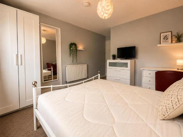 1 bedroom in a house share to rent
