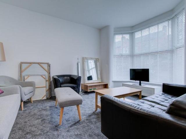 1 bedroom in a house share to rent