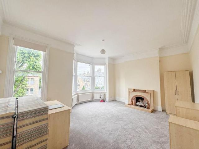 1 bedroom in a house share to rent