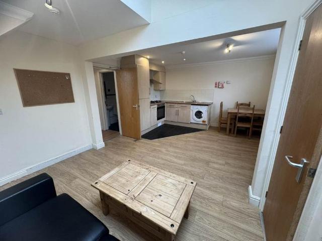 1 bedroom in a house share to rent