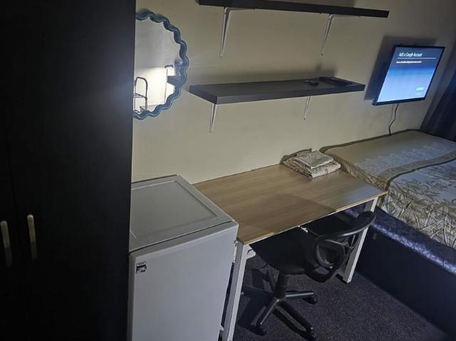 1 bedroom in a house share to rent