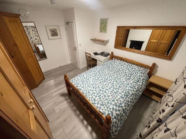 1 bedroom in a house share to rent