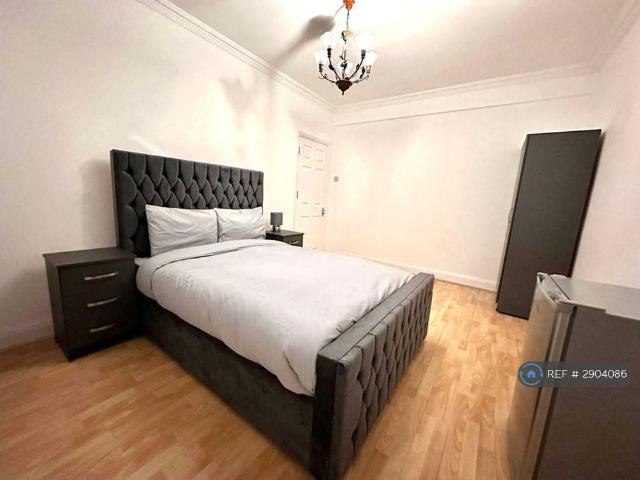 1 bedroom in a house share to rent