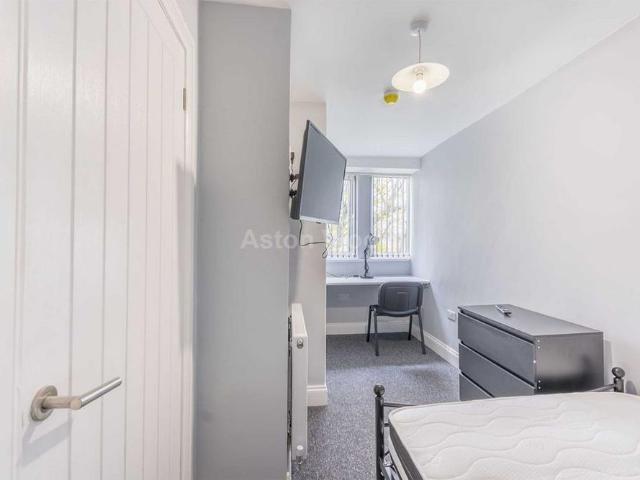1 bedroom in a house share to rent