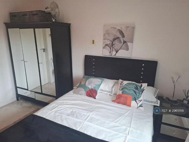 1 bedroom in a house share to rent