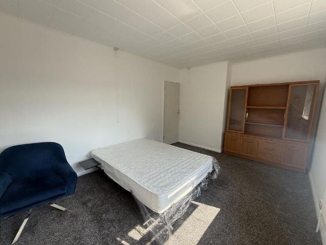 1 bedroom in a house share to rent