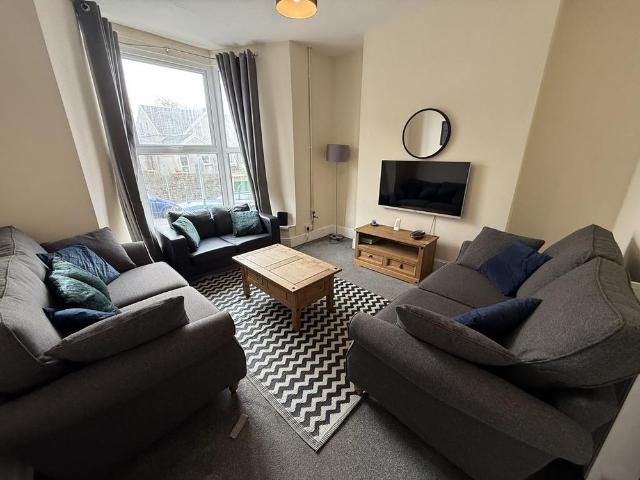 1 bedroom in a house share to rent