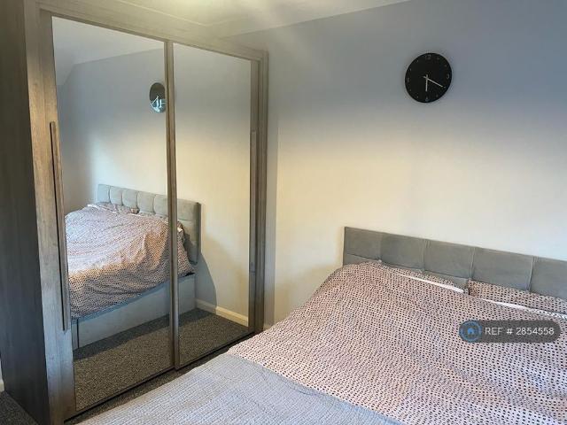 1 bedroom in a house share to rent