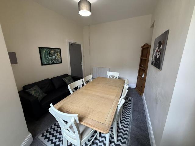 1 bedroom in a house share to rent