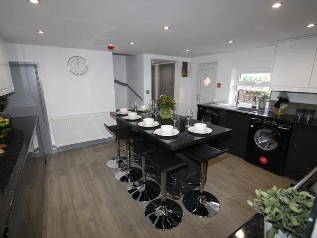 1 bedroom in a house share to rent