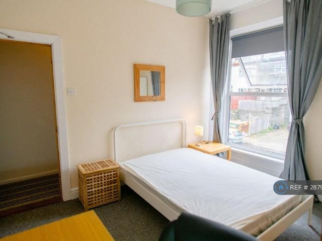 1 bedroom in a house share to rent