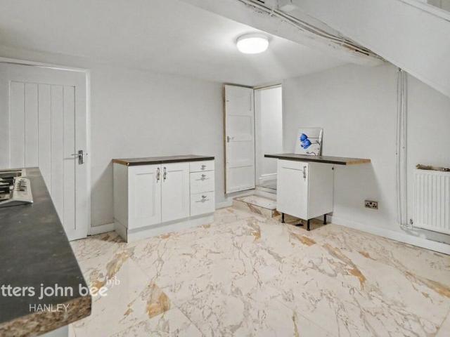 1 bedroom in a house share to rent