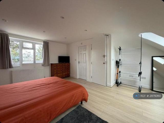 1 bedroom in a house share to rent