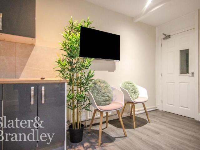 1 bedroom in a house share to rent