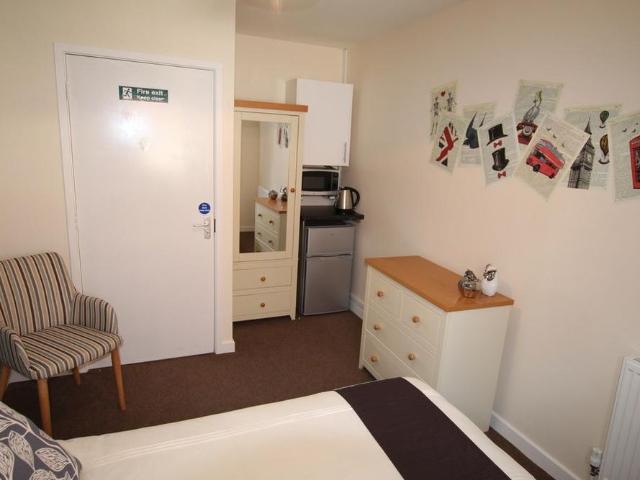 1 bedroom in a house share to rent