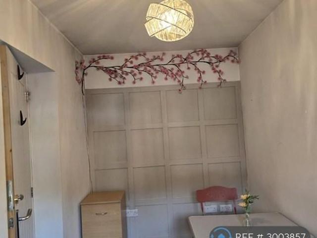 1 bedroom in a house share to rent
