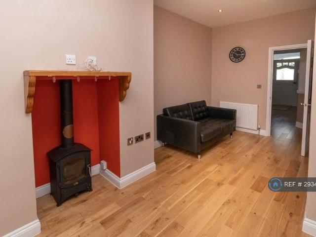 1 bedroom in a house share to rent
