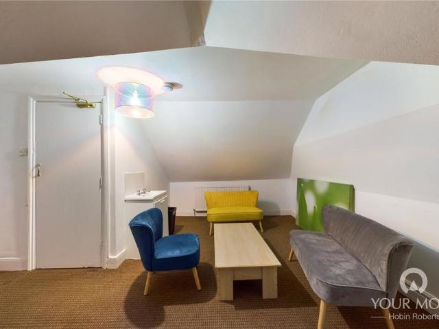 1 bedroom in a house share to rent