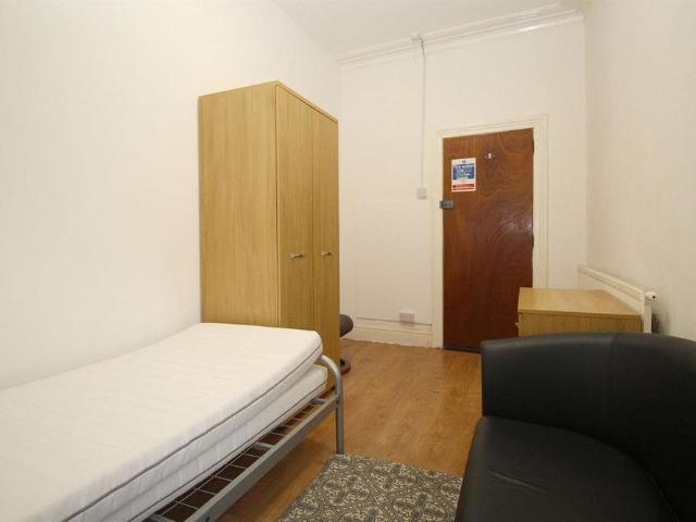 1 bedroom in a house share to rent