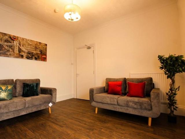 1 bedroom in a house share to rent