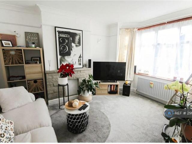 1 bedroom in a house share to rent