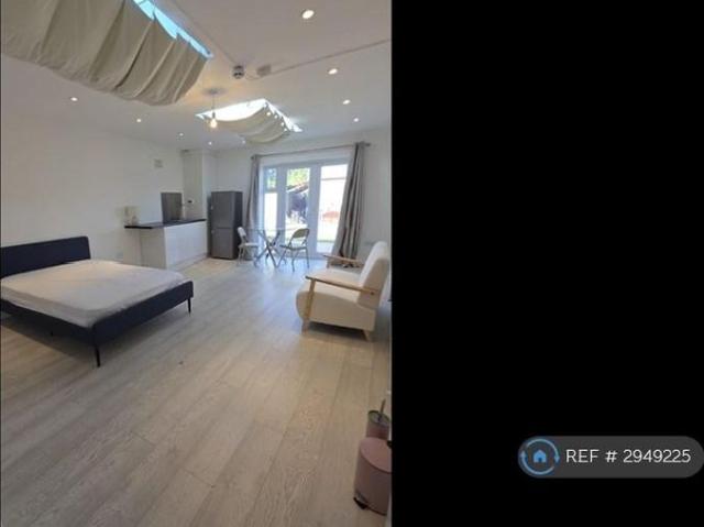 1 bedroom in a house share to rent