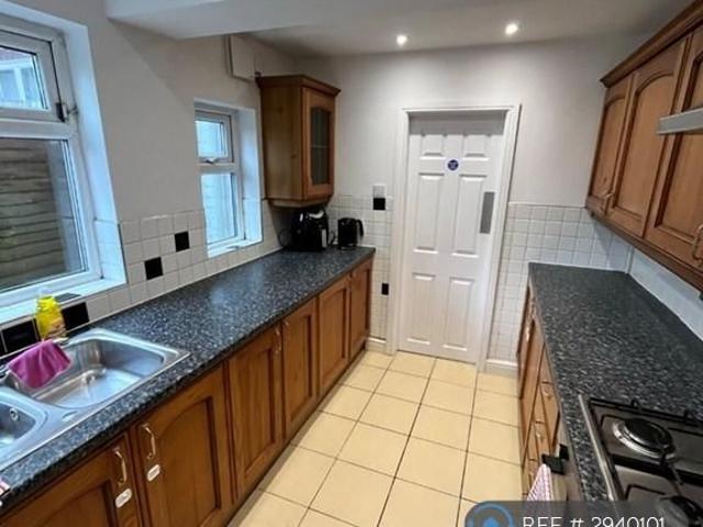 1 bedroom in a house share to rent