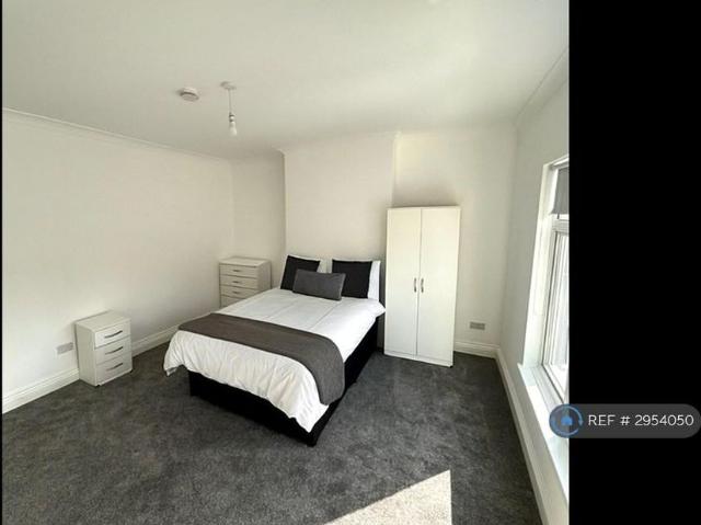 1 bedroom in a house share to rent