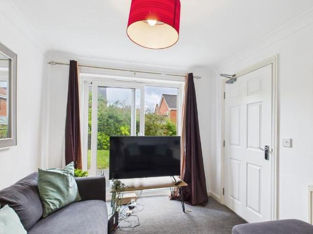 1 bedroom in a house share to rent