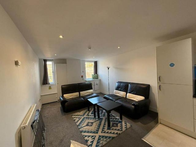 1 bedroom in a house share to rent