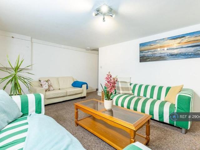 1 bedroom in a house share to rent