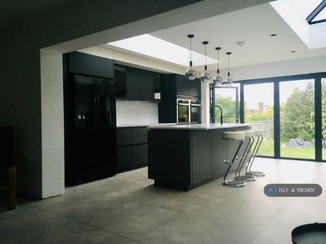 1 bedroom in a house share to rent