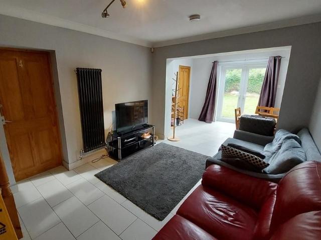 1 bedroom in a house share to rent