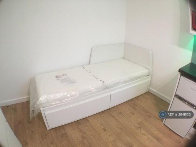 1 bedroom in a house share to rent