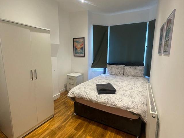 1 bedroom in a house share to rent