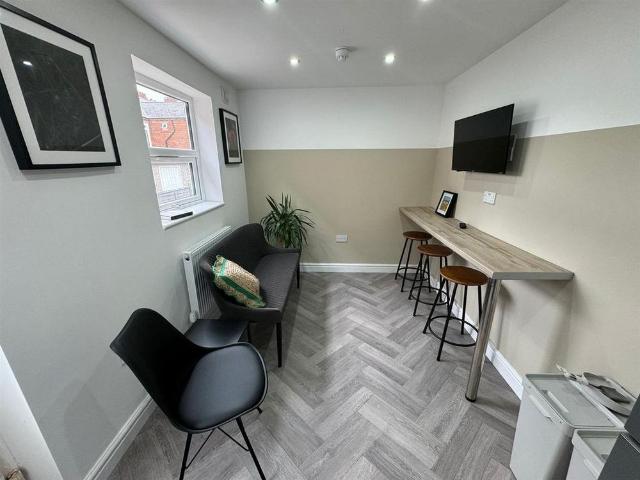 1 bedroom in a house share to rent