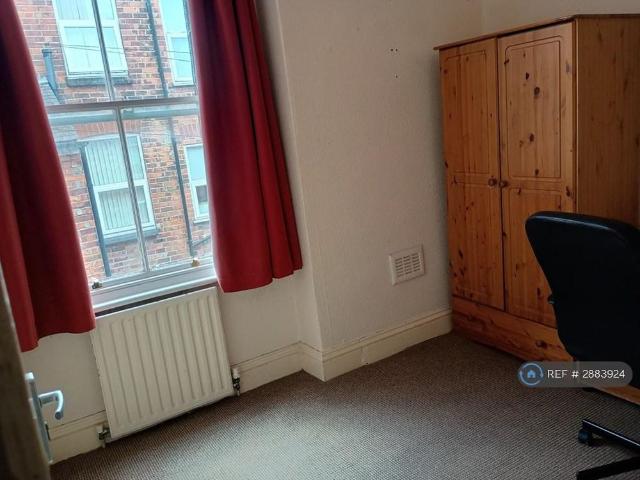 1 bedroom in a house share to rent