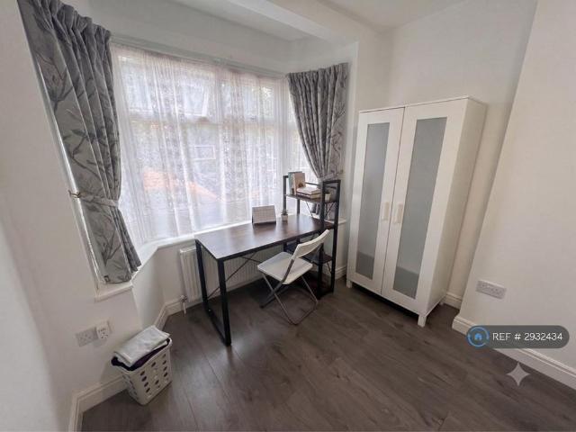 1 bedroom in a house share to rent