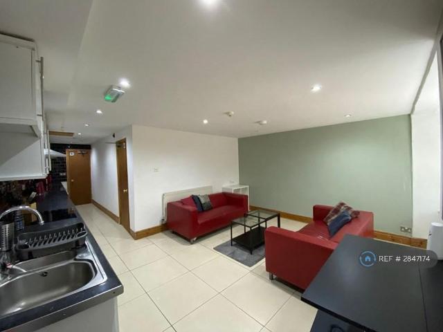 1 bedroom in a house share to rent