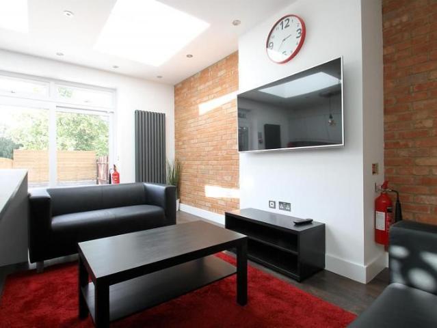 1 bedroom in a house share to rent