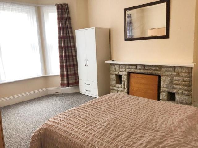 1 bedroom in a house share to rent