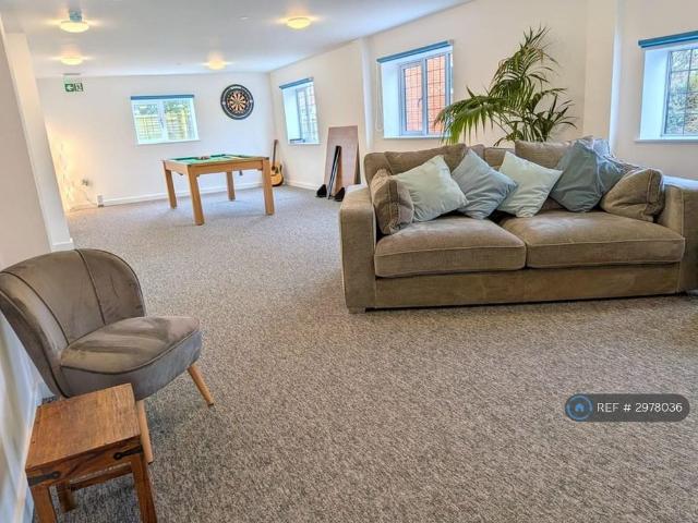 1 bedroom in a house share to rent