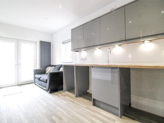 1 bedroom in a house share to rent
