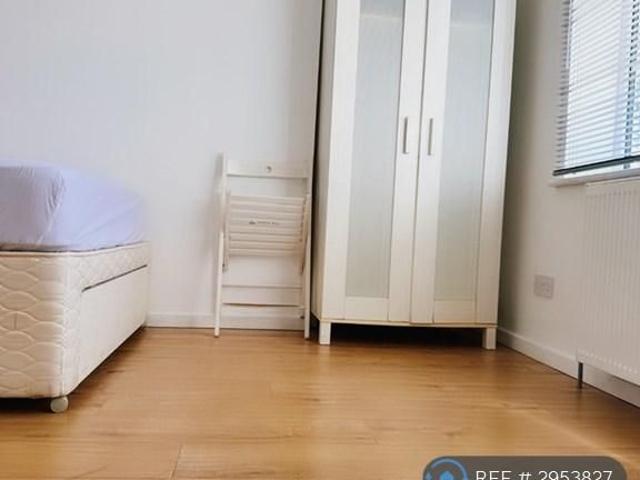 1 bedroom in a house share to rent