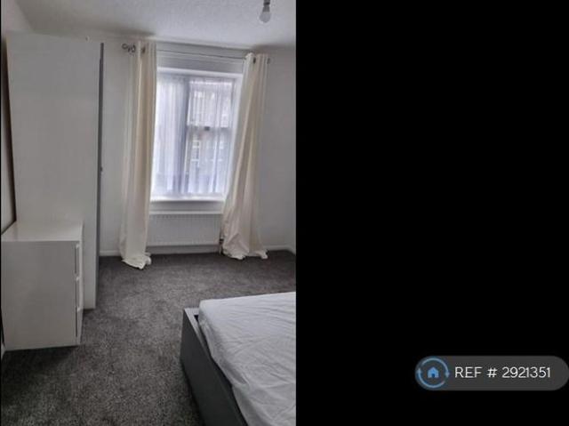 1 bedroom in a house share to rent