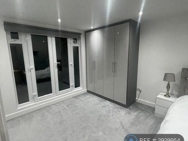 1 bedroom in a house share to rent
