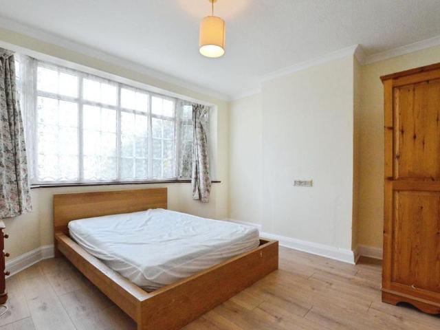 1 bedroom in a house share to rent
