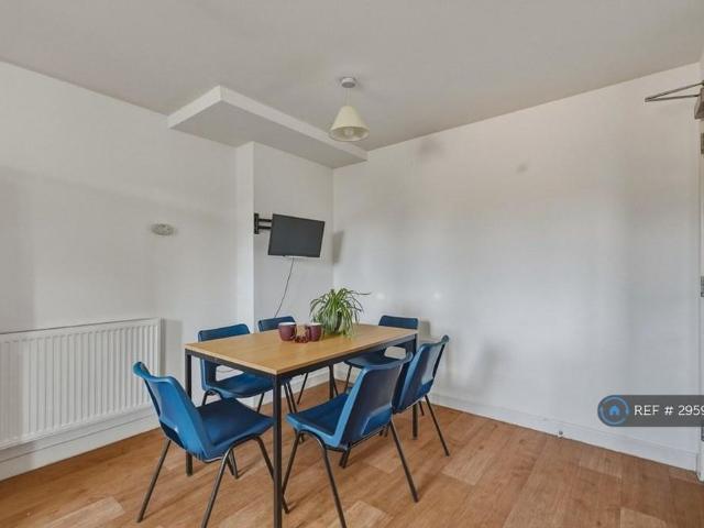 1 bedroom in a house share to rent