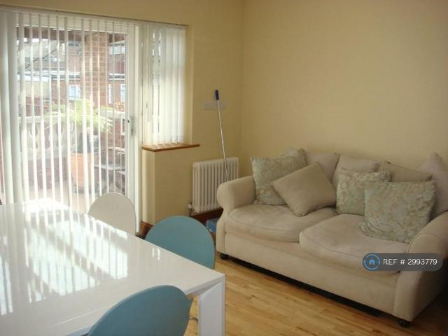 1 bedroom in a house share to rent