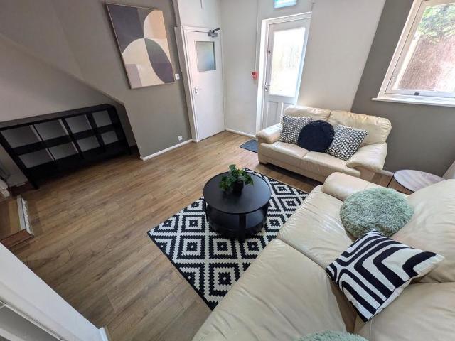 1 bedroom in a house share to rent
